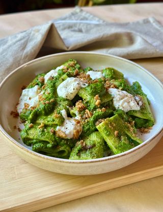 Gigantoni di Pasta Garofalo con crema di cime di rapa, stracciatella e ...
