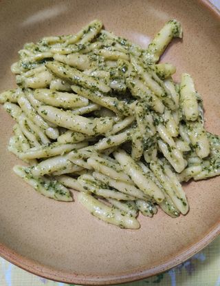 Strozzapreti gluten free al pesto di pinoli e mandorle - Al.ta Cucina ...