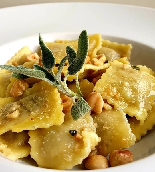 Il Barot: Agnolotti burro e salvia con nocciole igp tritate e tartufo ...