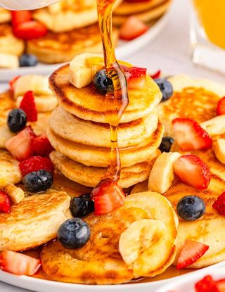 Mini Pancakes con yogurt e frutta fresca - Al.ta Cucina | Magno