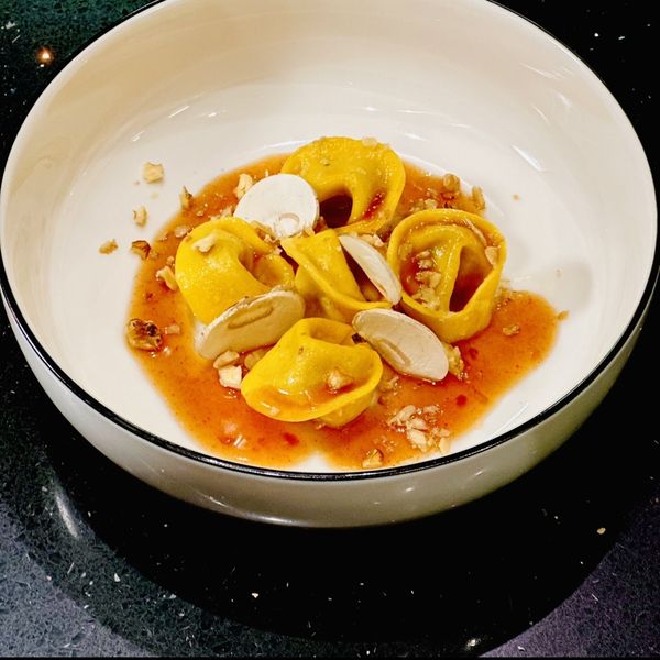 Tortelli champignon e gorgonzola , il loro carpaccio e fondo bruno | Al.ta Cucina