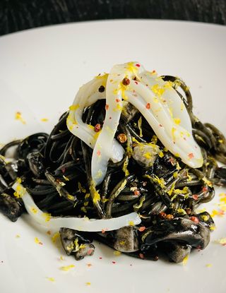 Spaghetti al nero di seppia, seppia cotta e cruda. - Al.ta Cucina ...