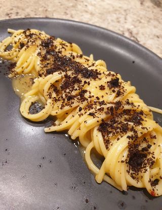 Spaghetti in crema di patate con olio novello, pepe di Sichuan, paprika ...