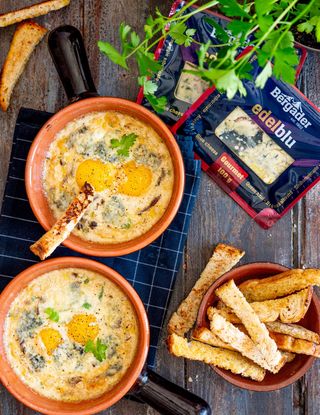 Uova in cocotte ai funghi con Edelblu Gourmet Bergader - Al.ta Cucina ...