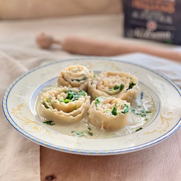 ROSE di PASTA RIPIENA RICOTTA & RUCOLA in crema di Cardi - Al.Ta Cucina ...
