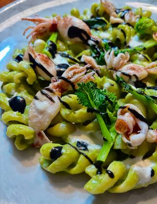 Fusilloni ,Crema di cime di rapa ,Calamaretto, salsa al nero di seppia ...
