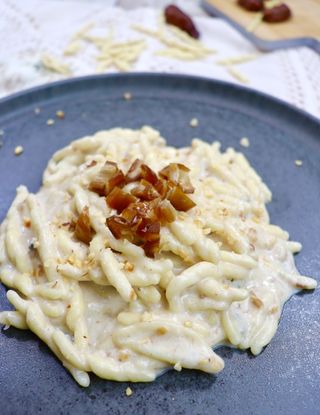 Pasta con datteri gorgonzola e mandorle - Al.ta Cucina | _animaincucina_