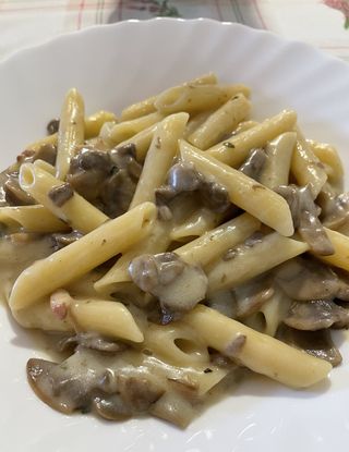 Pasta ai funghi e pancetta con crema al parmigiano - Al.ta Cucina ...