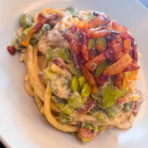 Spaghettoni gragnanesi XXL Garofalo con pecorino, pepe, guanciale e ...