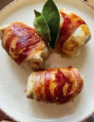 Involtini di pollo con scamorza e pancetta - Al.ta Cucina | mariabelotti