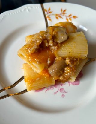 Mezzi paccheri rigati, zucca, porcini e salsiccia - Al.ta Cucina ...