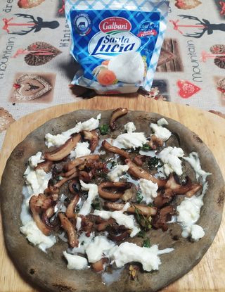 Pizza al nero di seppia - Al.ta Cucina | francopulcini