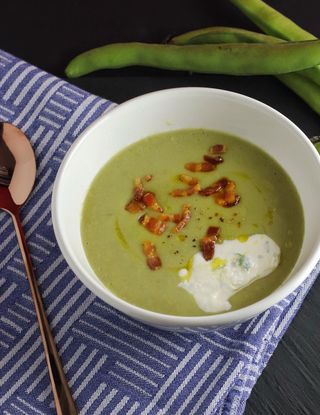 Crema di fave con pancetta croccante e quenelle di mascarpone - Al.ta ...
