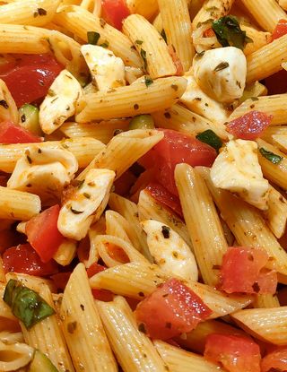 Pasta fredda all'italiana con Pimenton de la Vera - Al.ta Cucina | gio ...
