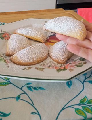 MEZZELUNE DI FROLLA CON MARMELLATA 😋 - Al.ta Cucina | angela876