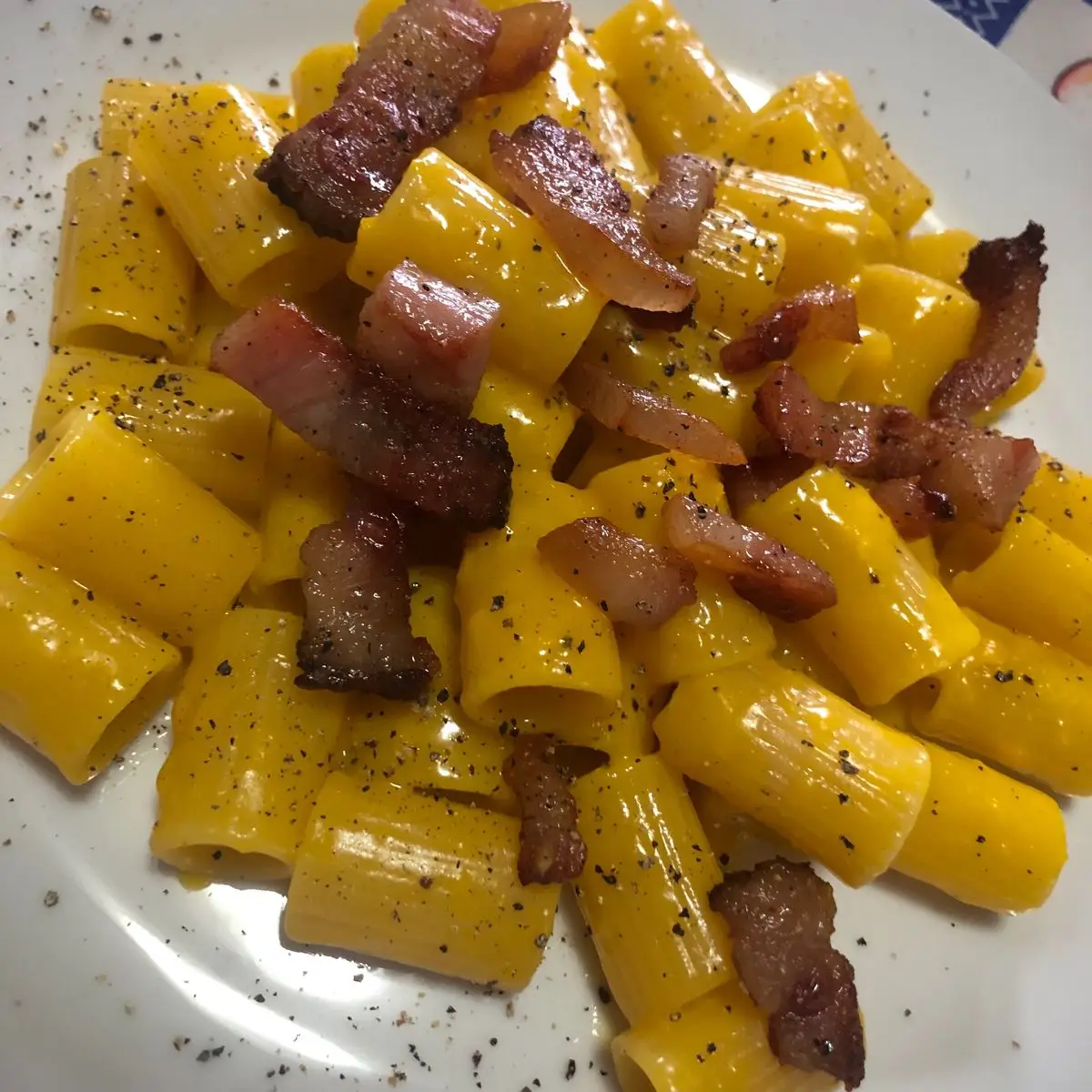 Mezzi rigatoni alla Carbonara | Al.ta Cucina
