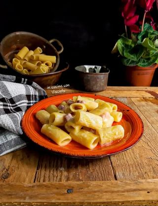 Rigatoni in padella con besciamella home made - Al.ta Cucina | visciola.versilia