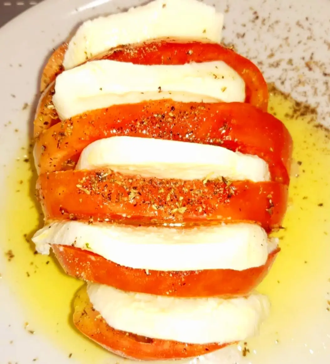 Semplicemente una fresca caprese | Al.ta Cucina