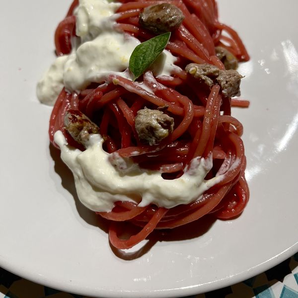 Spaghetti al tonno, stracciata e karkadè | Al.ta Cucina