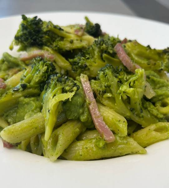 Penne con broccoli e speck | Al.ta Cucina