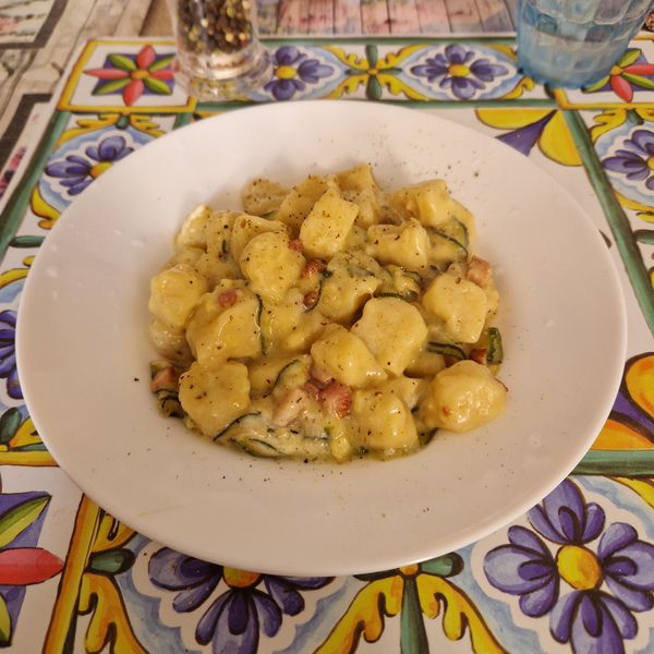 Gnocchi di ricotta con zucchine, pancetta e philadelphia | Al.ta Cucina