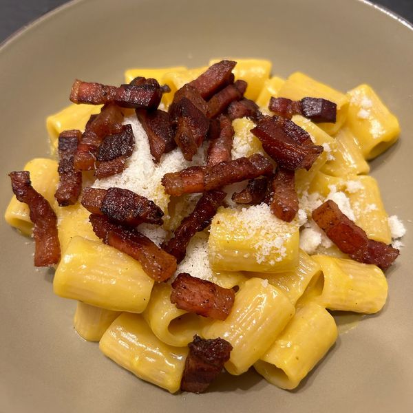 Mezze maniche alla carbonara | Al.ta Cucina
