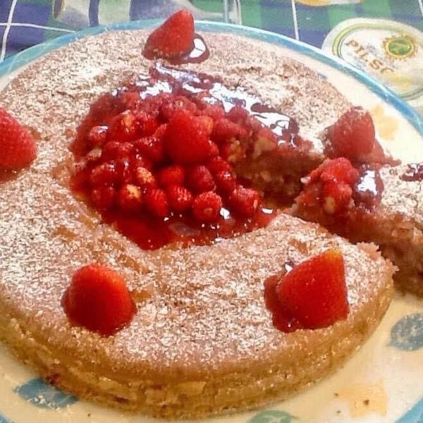 Torta con fragoloni, fragoline e purea di fragole | Al.ta Cucina