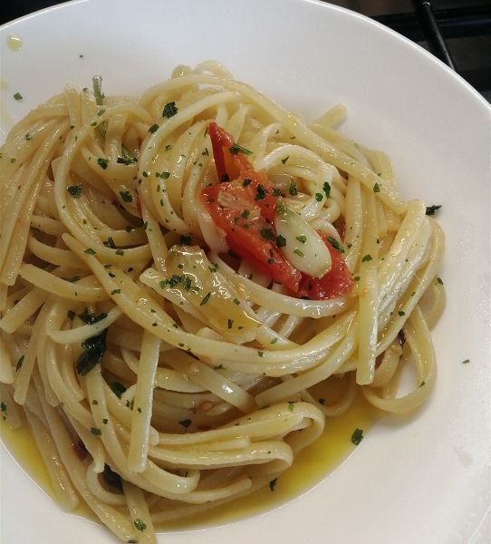 Linguine aglio olio e peperoncino | Al.ta Cucina
