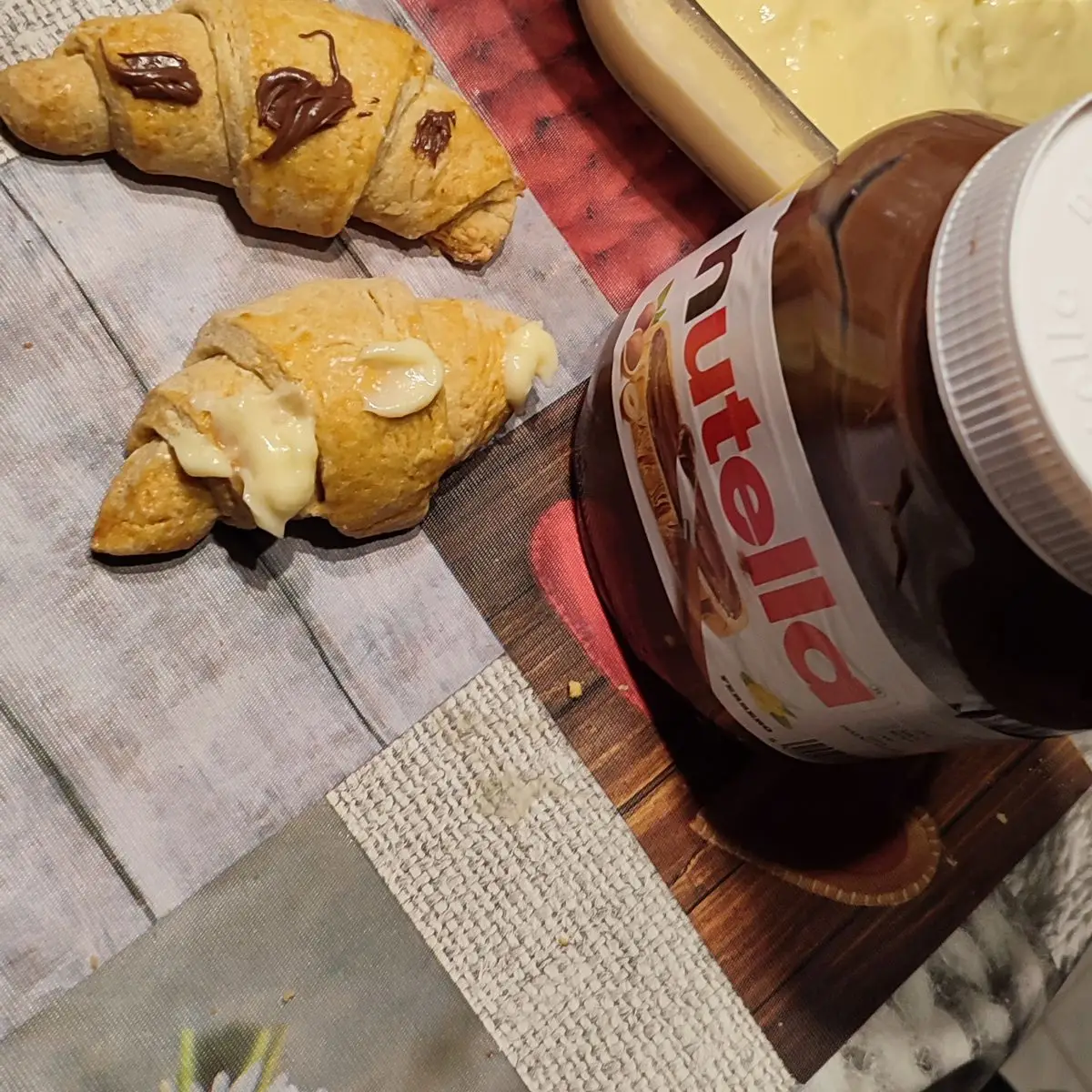 Biscotti a cornetto con nutella e crema pasticcera #pranzocoinonni | Al ...