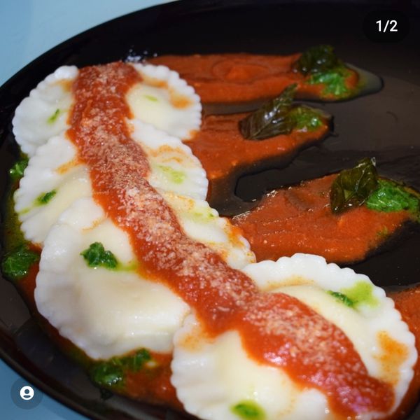 Calzoni tarantini ripieni di ricotta dolce al sugo di pomodoro | Al.ta ...