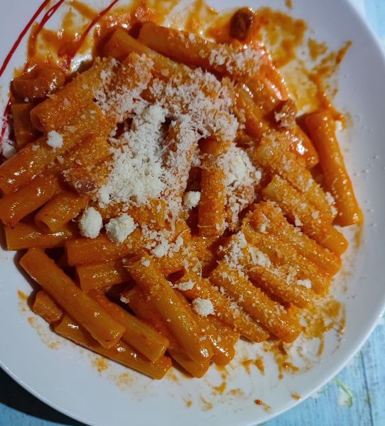 Pasta rigata con crema di peperoni e pancetta tesa affumicata | Al.ta ...