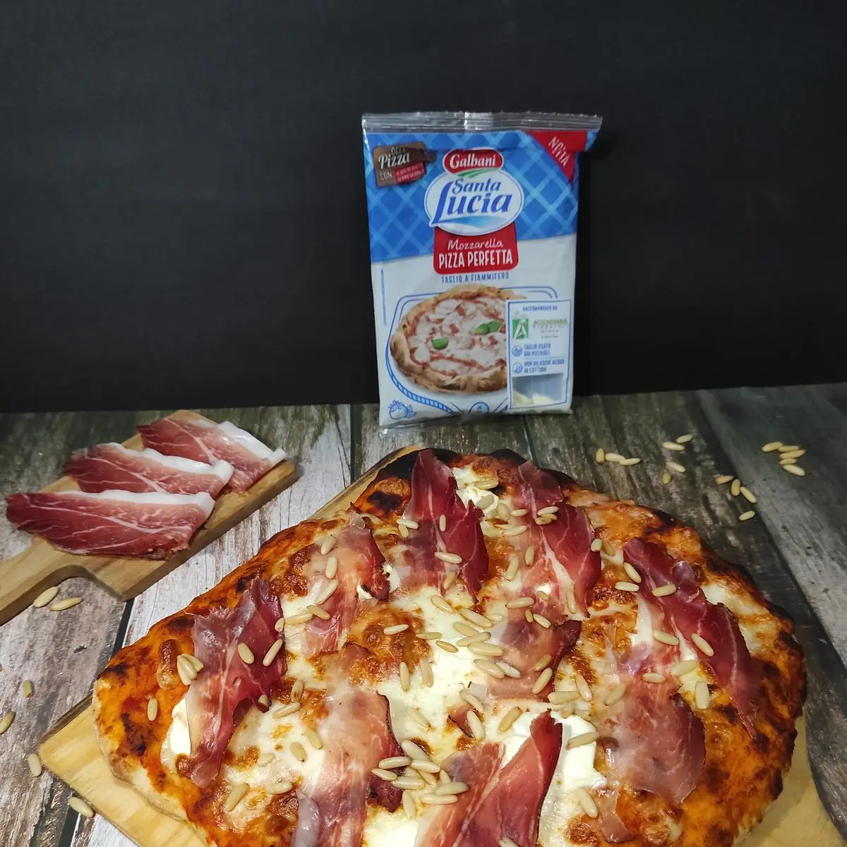Pizza in pala alla romana con mascarpone, speck e pinoli | Al.ta Cucina