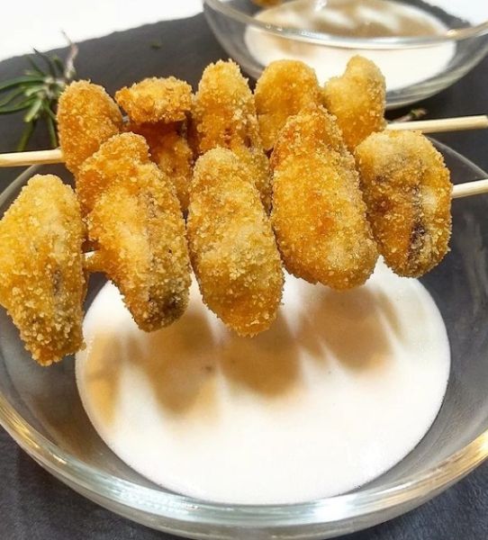 Spiedini di cozze fritte con fonduta di pecorino romano | Al.ta Cucina
