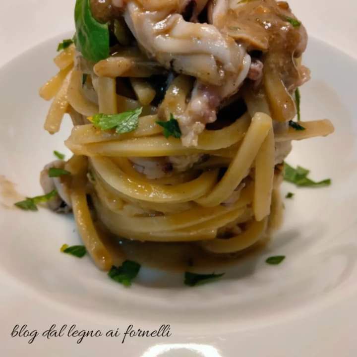 Spaghetti con calamari spillo | Al.ta Cucina