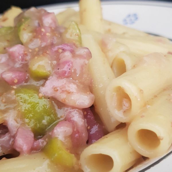 Pasta con fichi rossi e pancetta | Al.ta Cucina