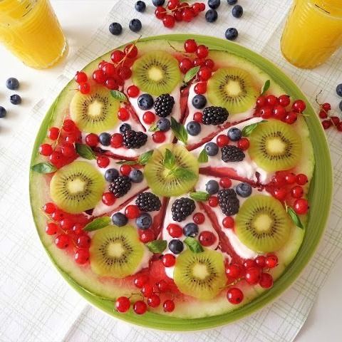 Pizza di anguria con crema di yogurt e frutta fresca | Al.ta Cucina