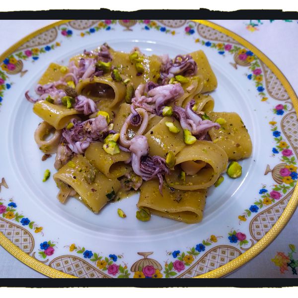 Calamarata con Pesto di Pistacchio homemade e Calamaretti Spillo | Al ...