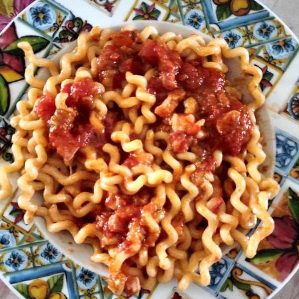 Fusilli lunghi bucati con speck e zucchine al pomodoro | Al.ta Cucina